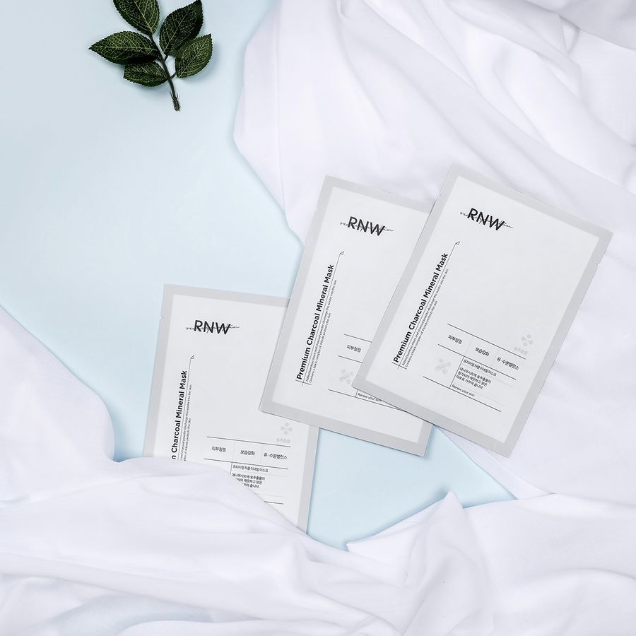 RNW Premium Charcoal Mineral Mask online la DOUGLAS