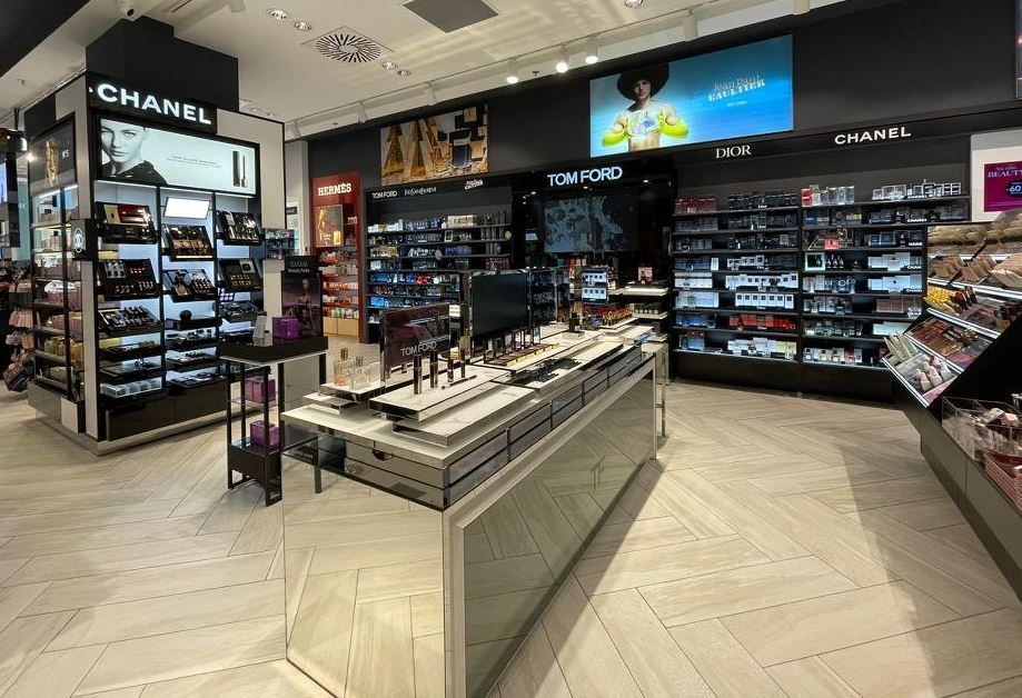 Despre Douglas online la DOUGLAS